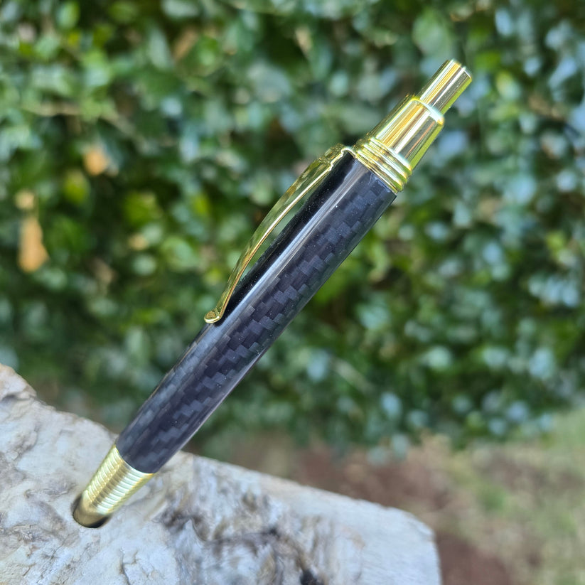 Carbon Fiber Levi Click Pen with Gold Trim – Parko's Pens